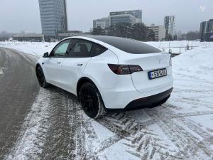 White Tesla Model Y 2022 in Vilnius, with an engine capacity of 0.00 L and mileage of 45 thousand km for 27900 €, photo 8 on AUTOMOTO.COM.LV