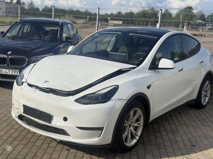 Balts Tesla Model Y 2022 Marijampole, ar dzinēja tilpumu 0.00 L un nobraukumu 74 tūkst. km par 21300 €, foto 3 vietnē AUTOMOTO.COM.LV
