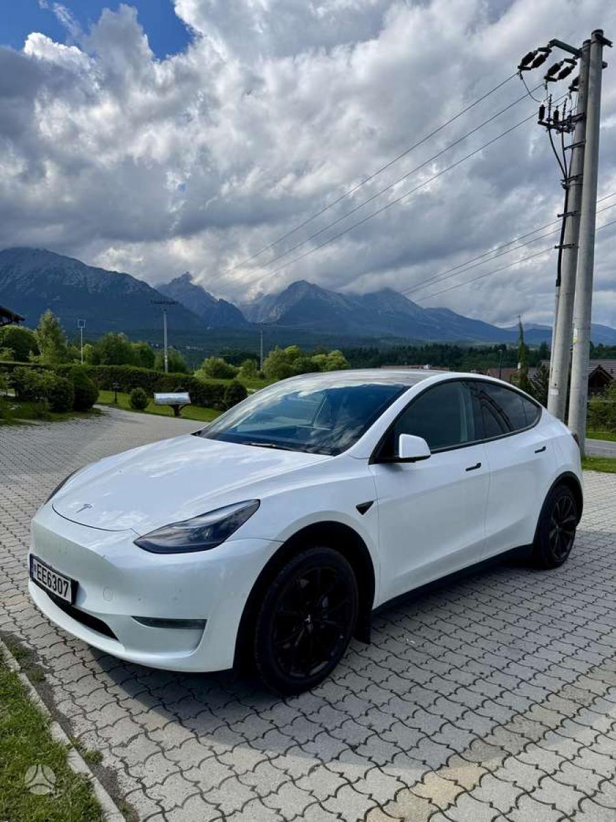 White Tesla Model Y 2022 in Klaipeda, with an engine capacity of 0.00 L and mileage of 69 thousand km for 28600 €, photo 1 on AUTOMOTO.COM.LV
