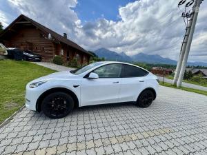 White Tesla Model Y 2022 in Klaipeda, with an engine capacity of 0.00 L and mileage of 69 thousand km for 28600 €, photo 3 on AUTOMOTO.COM.LV