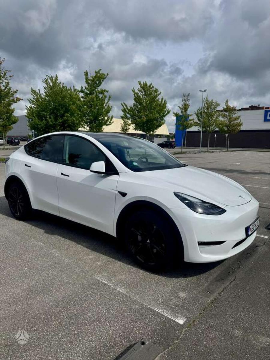 White Tesla Model Y 2022 in Klaipeda, with an engine capacity of 0.00 L and mileage of 69 thousand km for 28600 €, photo 5 on AUTOMOTO.COM.LV