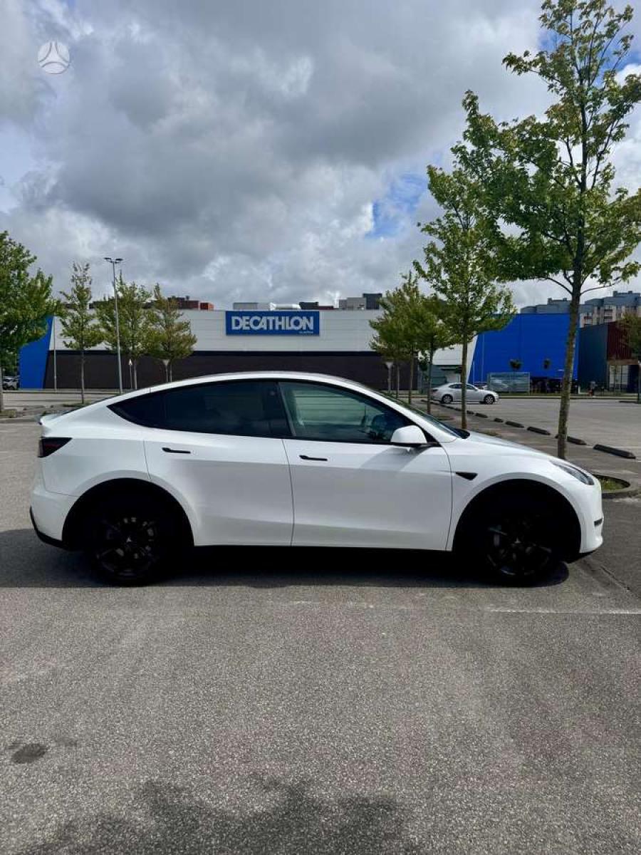 White Tesla Model Y 2022 in Klaipeda, with an engine capacity of 0.00 L and mileage of 69 thousand km for 28600 €, photo 6 on AUTOMOTO.COM.LV