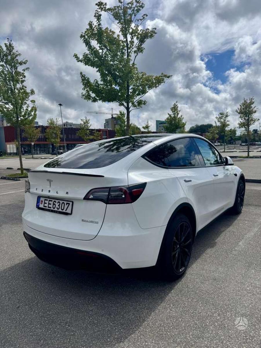 White Tesla Model Y 2022 in Klaipeda, with an engine capacity of 0.00 L and mileage of 69 thousand km for 28600 €, photo 7 on AUTOMOTO.COM.LV