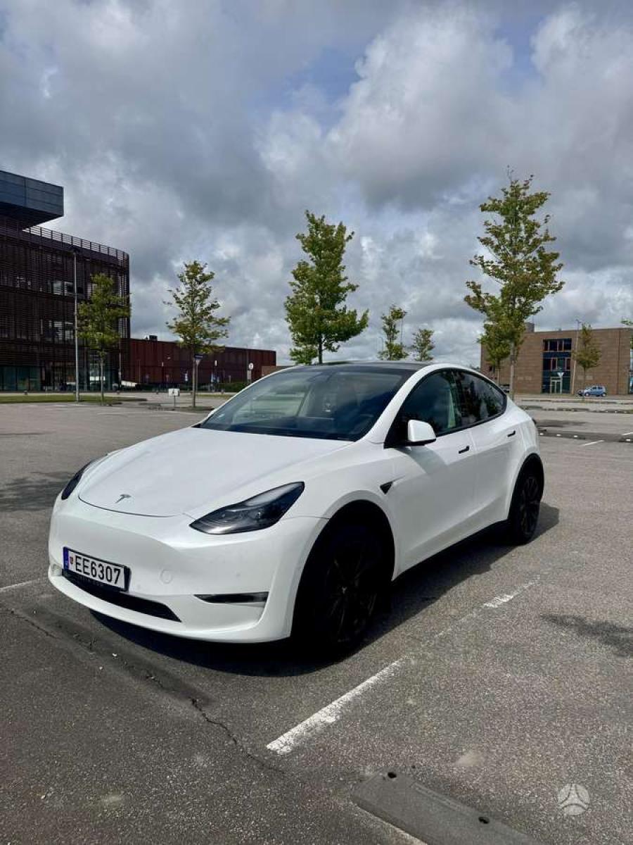 White Tesla Model Y 2022 in Klaipeda, with an engine capacity of 0.00 L and mileage of 69 thousand km for 28600 €, photo 10 on AUTOMOTO.COM.LV