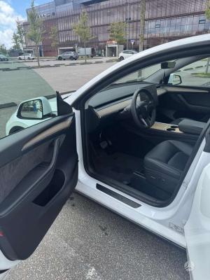 White Tesla Model Y 2022 in Klaipeda, with an engine capacity of 0.00 L and mileage of 69 thousand km for 28600 €, photo 13 on AUTOMOTO.COM.LV