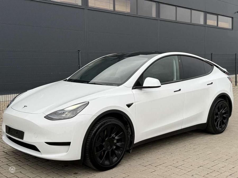 Balts Tesla Model Y 2022 Kauņa, ar dzinēja tilpumu 0.00 L un nobraukumu 49 tūkst. km par 19300 €, foto 1 vietnē AUTOMOTO.COM.LV