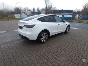 Balts Tesla Model Y 2022 Viļņa, ar dzinēja tilpumu 0.00 L un nobraukumu 99 tūkst. km par 35000 €, foto 3 vietnē AUTOMOTO.COM.LV