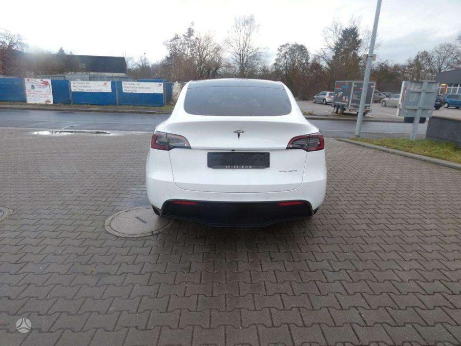 Balts Tesla Model Y 2022 Viļņa, ar dzinēja tilpumu 0.00 L un nobraukumu 99 tūkst. km par 35000 €, foto 6 vietnē AUTOMOTO.COM.LV