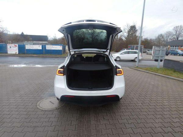 Tesla Model Y 2022 Viļņa vietnē Balts Tesla Model Y 2022 Viļņa, ar dzinēja tilpumu 0.00 L un nobraukumu 99 tūkst. km par 35000 €, foto 10 vietnē AUTOMOTO.COM.LV