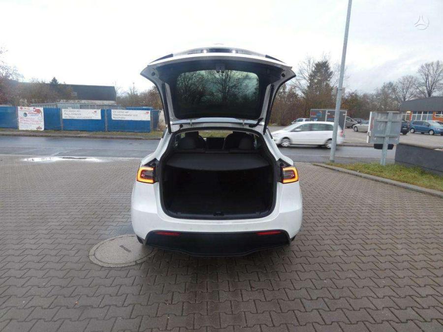 Balts Tesla Model Y 2022 Viļņa, ar dzinēja tilpumu 0.00 L un nobraukumu 99 tūkst. km par 35000 €, foto 10 vietnē AUTOMOTO.COM.LV
