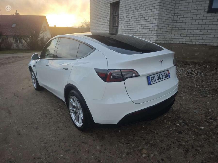 Balts Tesla Model Y 2023 Telšiai, ar dzinēja tilpumu 0.00 L un nobraukumu 41 tūkst. km par 14999 €, foto 9 vietnē AUTOMOTO.COM.LV