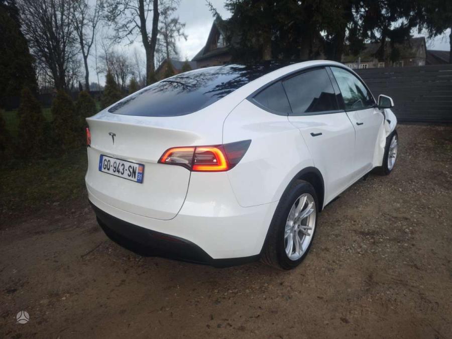 Balts Tesla Model Y 2023 Telšiai, ar dzinēja tilpumu 0.00 L un nobraukumu 41 tūkst. km par 14999 €, foto 13 vietnē AUTOMOTO.COM.LV