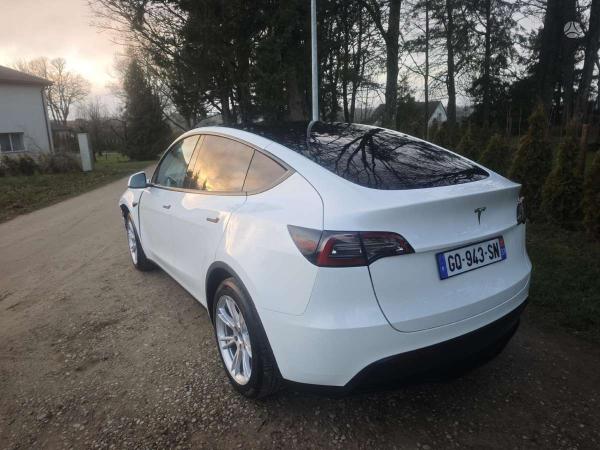 White Tesla Model Y 2023 in Telschi, with an engine capacity of 0.00 L and mileage of 41 thousand km for 14300 €, photo 6 on AUTOMOTO.COM.LV