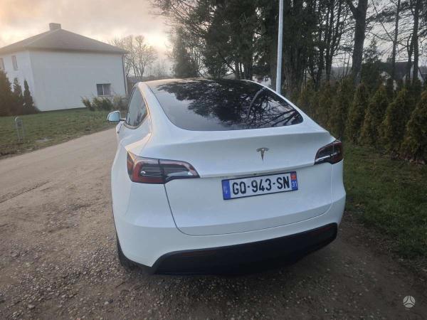 White Tesla Model Y 2023 in Telschi, with an engine capacity of 0.00 L and mileage of 41 thousand km for 14300 €, photo 7 on AUTOMOTO.COM.LV