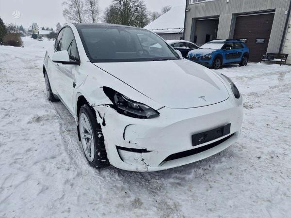 White Tesla Model Y 2023 in Marijampole, with an engine capacity of 0.00 L and mileage of 71 thousand km for 19600 €, photo 2 on AUTOMOTO.COM.LV