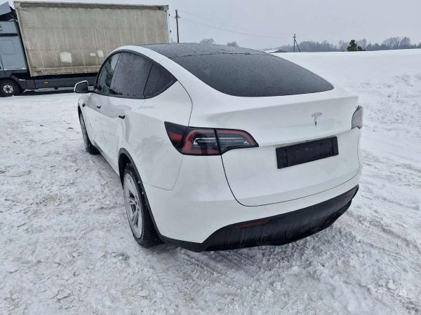 White Tesla Model Y 2023 in Marijampole, with an engine capacity of 0.00 L and mileage of 71 thousand km for 19600 €, photo 6 on AUTOMOTO.COM.LV