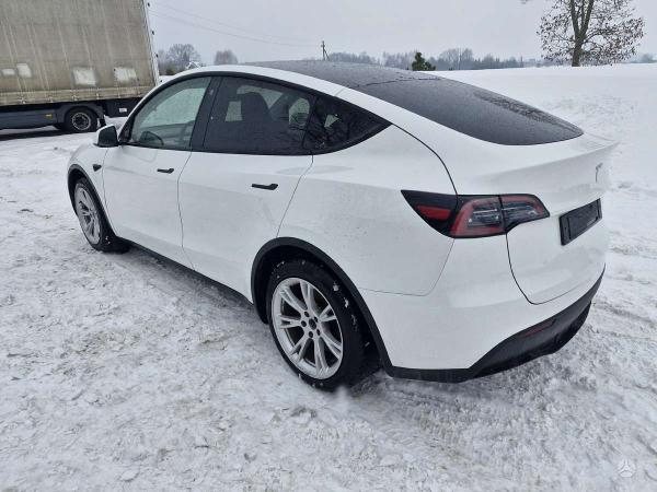 White Tesla Model Y 2023 in Marijampole, with an engine capacity of 0.00 L and mileage of 71 thousand km for 19600 €, photo 7 on AUTOMOTO.COM.LV