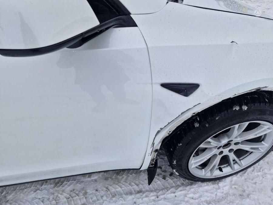 White Tesla Model Y 2023 in Marijampole, with an engine capacity of 0.00 L and mileage of 71 thousand km for 19600 €, photo 14 on AUTOMOTO.COM.LV