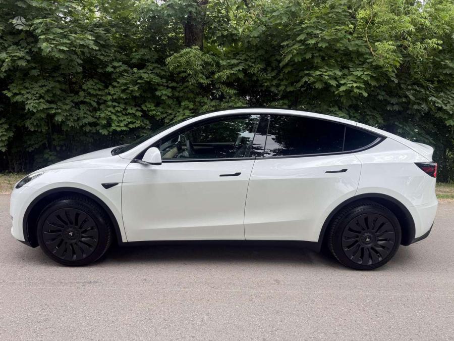 White Tesla Model Y 2023 in Marijampole, with an engine capacity of 0.00 L and mileage of 105 thousand km for 29040 €, photo 3 on AUTOMOTO.COM.LV