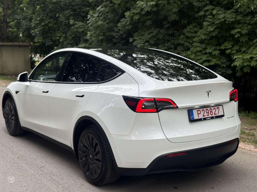 White Tesla Model Y 2023 in Marijampole, with an engine capacity of 0.00 L and mileage of 105 thousand km for 29040 €, photo 4 on AUTOMOTO.COM.LV
