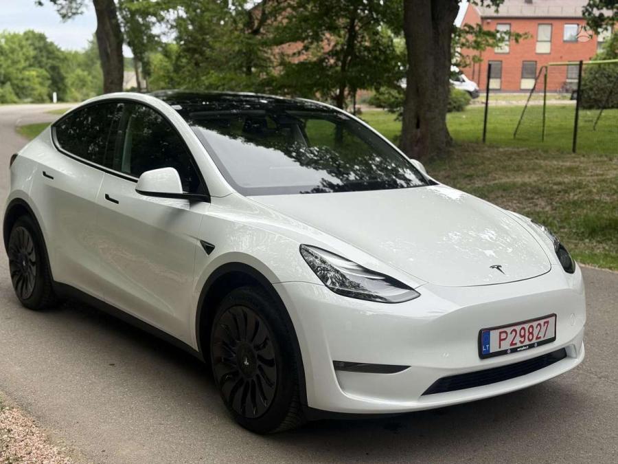 White Tesla Model Y 2023 in Marijampole, with an engine capacity of 0.00 L and mileage of 105 thousand km for 29040 €, photo 8 on AUTOMOTO.COM.LV
