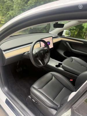 White Tesla Model Y 2023 in Marijampole, with an engine capacity of 0.00 L and mileage of 105 thousand km for 29040 €, photo 10 on AUTOMOTO.COM.LV