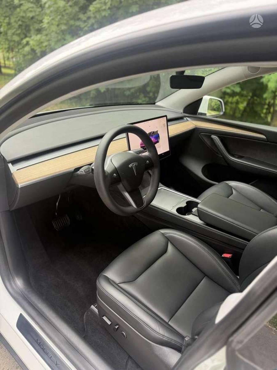 White Tesla Model Y 2023 in Marijampole, with an engine capacity of 0.00 L and mileage of 105 thousand km for 29040 €, photo 10 on AUTOMOTO.COM.LV
