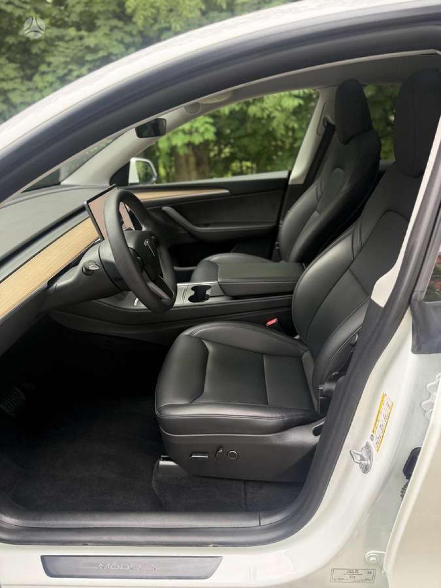 White Tesla Model Y 2023 in Marijampole, with an engine capacity of 0.00 L and mileage of 105 thousand km for 29040 €, photo 11 on AUTOMOTO.COM.LV
