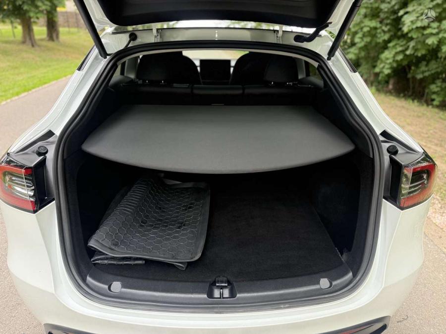 White Tesla Model Y 2023 in Marijampole, with an engine capacity of 0.00 L and mileage of 105 thousand km for 29040 €, photo 18 on AUTOMOTO.COM.LV