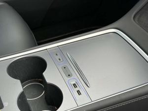 Balts Tesla Model Y 2023 Kauņa, ar dzinēja tilpumu 0.00 L un nobraukumu 56 tūkst. km par 21700 €, foto 19 vietnē AUTOMOTO.COM.LV