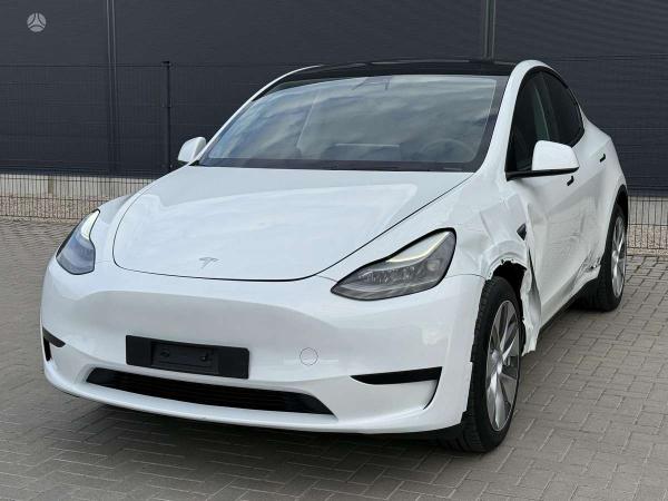 White Tesla Model Y 2023 in Kaunas, with an engine capacity of 0.00 L and mileage of 56 thousand km for 21000 €, photo 5 on AUTOMOTO.COM.LV