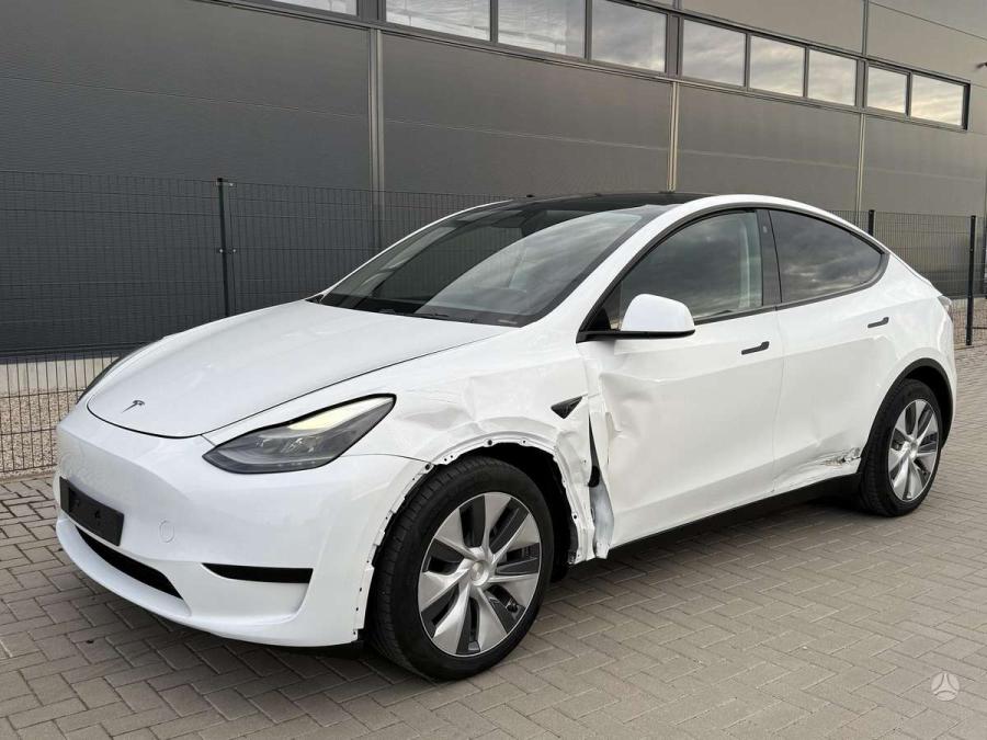 Balts Tesla Model Y 2023 Kauņa, ar dzinēja tilpumu 0.00 L un nobraukumu 56 tūkst. km par 21000 €, foto 9 vietnē AUTOMOTO.COM.LV