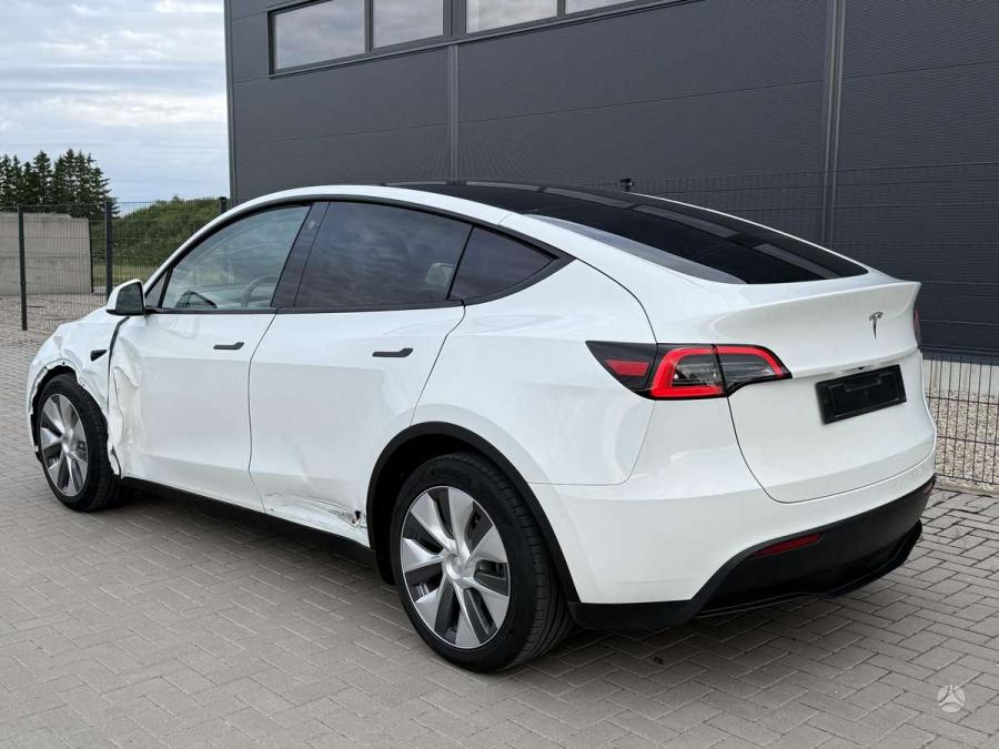 Balts Tesla Model Y 2023 Kauņa, ar dzinēja tilpumu 0.00 L un nobraukumu 56 tūkst. km par 21000 €, foto 10 vietnē AUTOMOTO.COM.LV
