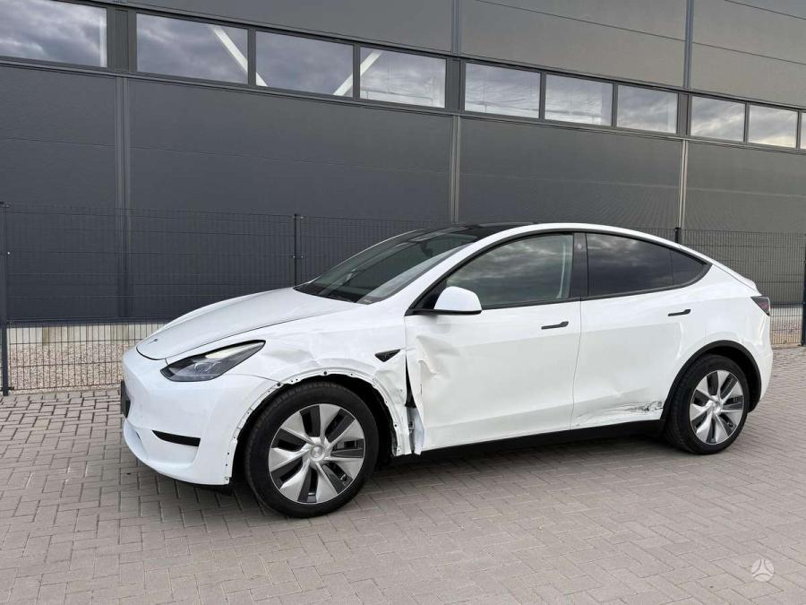 Balts Tesla Model Y 2023 Kauņa, ar dzinēja tilpumu 0.00 L un nobraukumu 56 tūkst. km par 21000 €, foto 14 vietnē AUTOMOTO.COM.LV