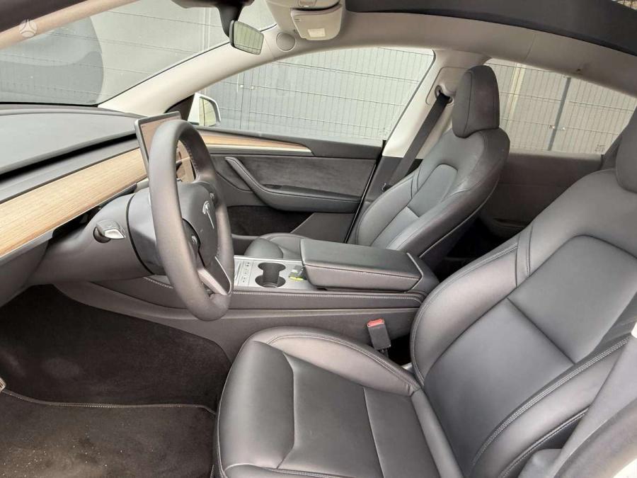 Balts Tesla Model Y 2023 Kauņa, ar dzinēja tilpumu 0.00 L un nobraukumu 56 tūkst. km par 21000 €, foto 16 vietnē AUTOMOTO.COM.LV