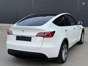 White Tesla Model Y 2023 in Kaunas, with an engine capacity of 0.00 L and mileage of 56 thousand km for 20900 €, photo 15 on AUTOMOTO.COM.LV