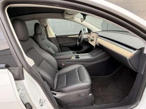 White Tesla Model Y 2023 in Kaunas, with an engine capacity of 0.00 L and mileage of 56 thousand km for 20900 €, photo 16 on AUTOMOTO.COM.LV