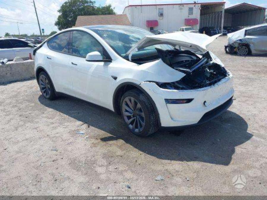 White Tesla Model Y 2026 in Kaunas, with an engine capacity of 0.00 L and mileage of 10 thousand km for 29300 €, photo 1 on AUTOMOTO.COM.LV