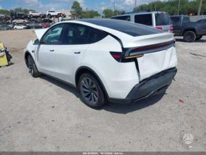White Tesla Model Y 2026 in Kaunas, with an engine capacity of 0.00 L and mileage of 10 thousand km for 29300 €, photo 5 on AUTOMOTO.COM.LV