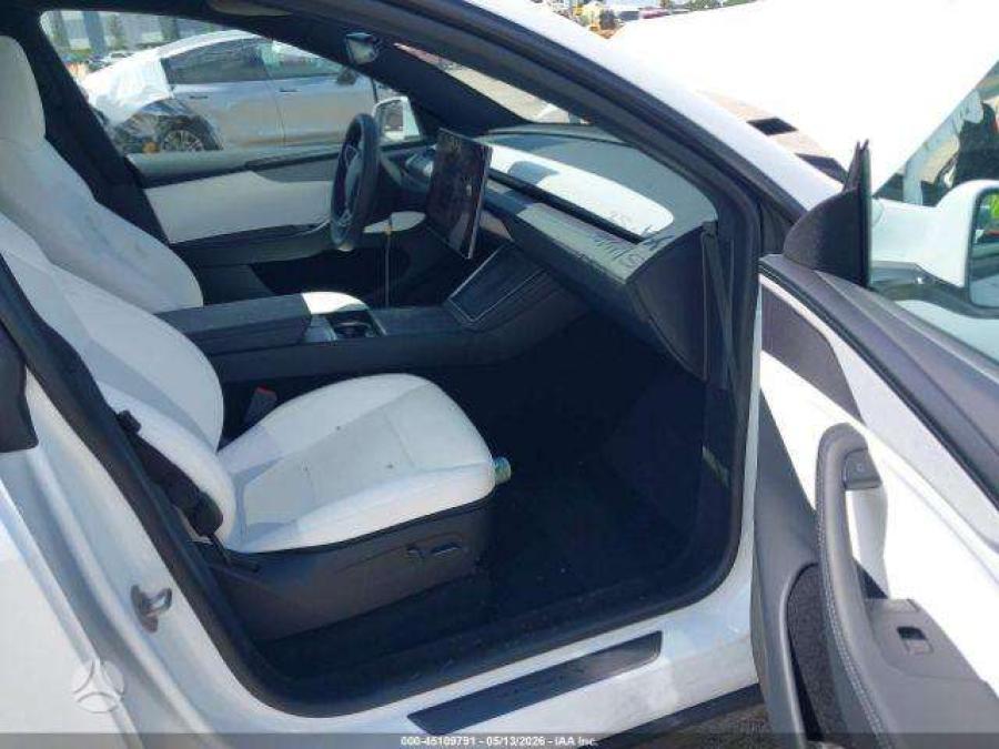 White Tesla Model Y 2026 in Kaunas, with an engine capacity of 0.00 L and mileage of 10 thousand km for 29300 €, photo 10 on AUTOMOTO.COM.LV