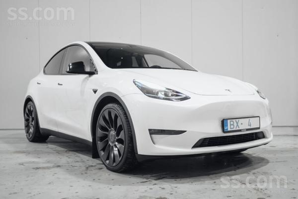 White Tesla Model Y 2022 in Riga, with an engine capacity of 0.00 L and mileage of 105 thousand km for 33800 €, photo 2 on AUTOMOTO.COM.LV