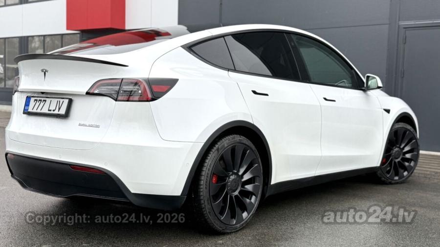 Balts Tesla Model Y 2022 Tallina, ar dzinēja tilpumu 0.00 L un nobraukumu 63 tūkst. km par 35000 €, foto 2 vietnē AUTOMOTO.COM.LV