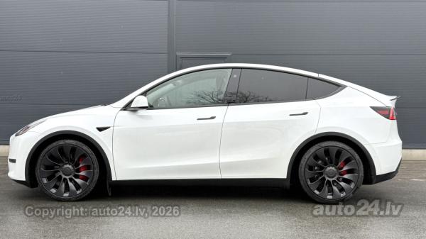 Balts Tesla Model Y 2022 Tallina, ar dzinēja tilpumu 0.00 L un nobraukumu 63 tūkst. km par 35000 €, foto 3 vietnē AUTOMOTO.COM.LV