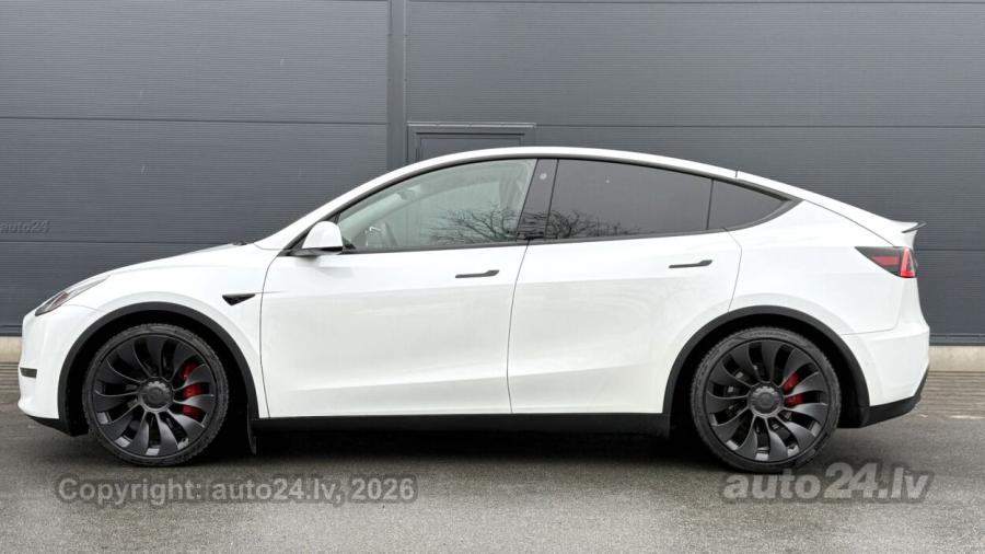 Balts Tesla Model Y 2022 Tallina, ar dzinēja tilpumu 0.00 L un nobraukumu 63 tūkst. km par 35000 €, foto 3 vietnē AUTOMOTO.COM.LV