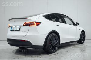 Белый Тесла Модель Y 2022 в Рига, объемом двигателя 0.00 л и пробегом 110 тыс. км за 32000 €, фото 5 на AUTOMOTO.COM.LV