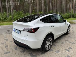 White Tesla Model Y 2022 in Riga, with an engine capacity of 0.00 L and mileage of 109 thousand km for 31900 €, photo 6 on AUTOMOTO.COM.LV