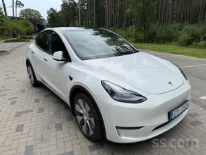 White Tesla Model Y 2022 in Riga, with an engine capacity of 0.00 L and mileage of 109 thousand km for 31900 €, photo 9 on AUTOMOTO.COM.LV
