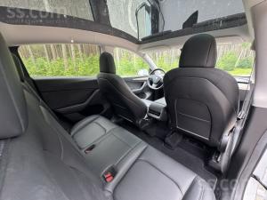 White Tesla Model Y 2022 in Riga, with an engine capacity of 0.00 L and mileage of 109 thousand km for 31900 €, photo 12 on AUTOMOTO.COM.LV