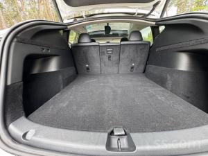 White Tesla Model Y 2022 in Riga, with an engine capacity of 0.00 L and mileage of 109 thousand km for 31900 €, photo 13 on AUTOMOTO.COM.LV