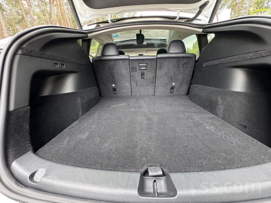 White Tesla Model Y 2022 in Riga, with an engine capacity of 0.00 L and mileage of 109 thousand km for 31900 €, photo 13 on AUTOMOTO.COM.LV
